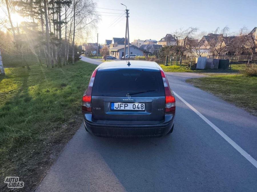 Pelēks Volvo V50 2006 Raseiniai, ar dzinēja tilpumu 2.00 L un nobraukumu 200 tūkst. km par 920 €, foto 7 vietnē AUTOMOTO.COM.LV