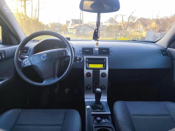 Pelēks Volvo V50 2006 Raseiniai, ar dzinēja tilpumu 2.00 L un nobraukumu 200 tūkst. km par 920 €, foto 10 vietnē AUTOMOTO.COM.LV