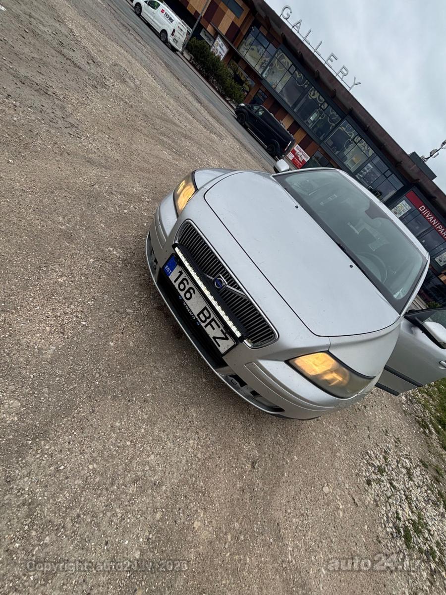 Pelēks Volvo V50 2006 Tallina, ar dzinēja tilpumu 1.60 L un nobraukumu 457 tūkst. km par 500 €, foto 3 vietnē AUTOMOTO.COM.LV