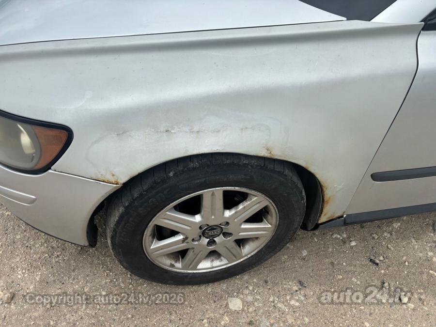 Pelēks Volvo V50 2006 Tallina, ar dzinēja tilpumu 1.60 L un nobraukumu 457 tūkst. km par 500 €, foto 4 vietnē AUTOMOTO.COM.LV
