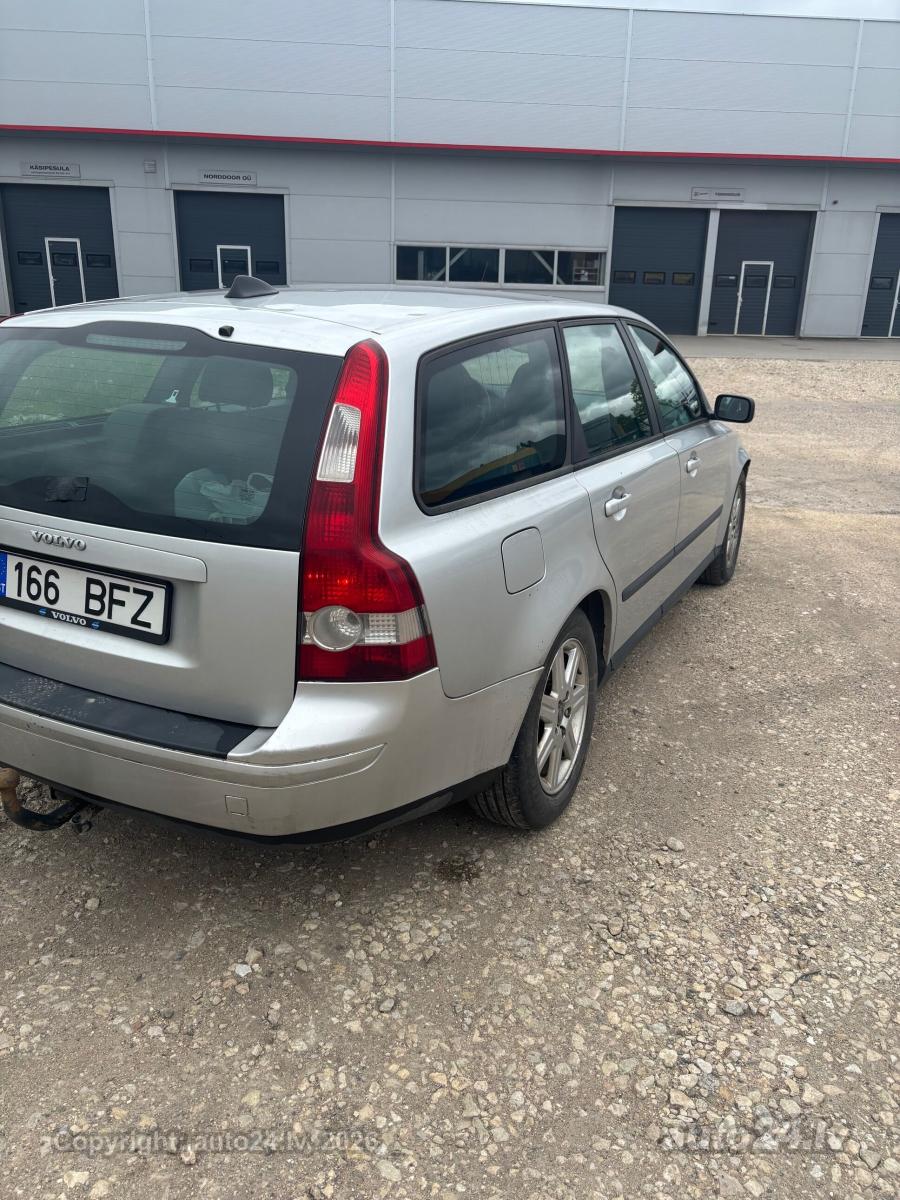 Pelēks Volvo V50 2006 Tallina, ar dzinēja tilpumu 1.60 L un nobraukumu 457 tūkst. km par 500 €, foto 5 vietnē AUTOMOTO.COM.LV