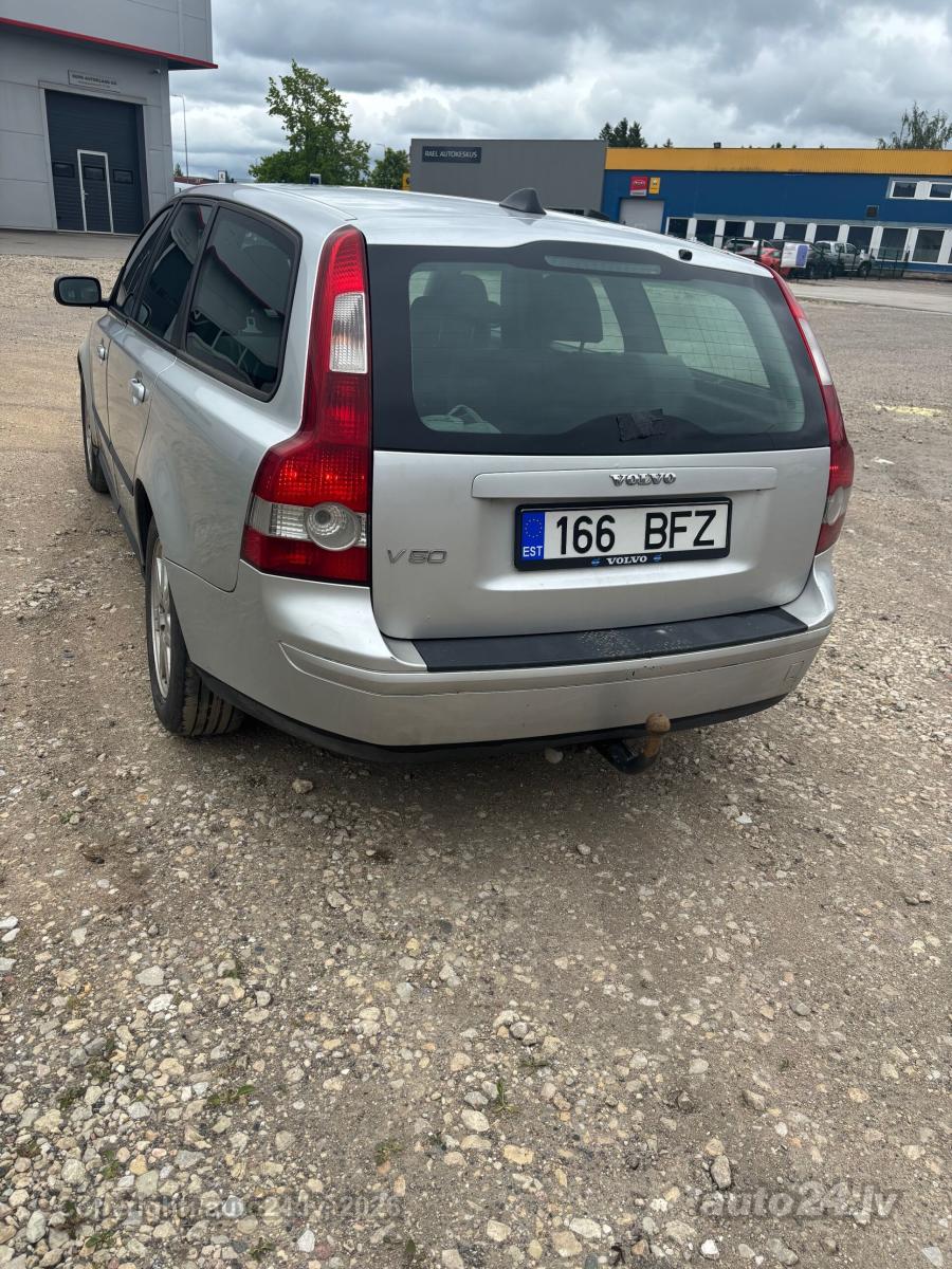 Pelēks Volvo V50 2006 Tallina, ar dzinēja tilpumu 1.60 L un nobraukumu 457 tūkst. km par 500 €, foto 6 vietnē AUTOMOTO.COM.LV