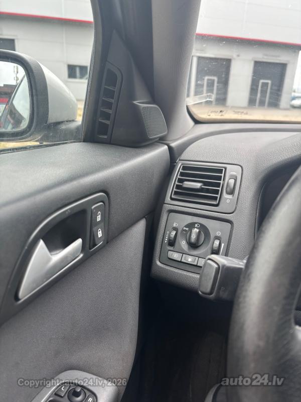 Grey Volvo V50 2006 in Tallinn, with an engine capacity of 1.60 L and mileage of 457 thousand km for 500 €, photo 9 on AUTOMOTO.COM.LV
