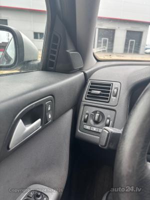 Pelēks Volvo V50 2006 Tallina, ar dzinēja tilpumu 1.60 L un nobraukumu 457 tūkst. km par 500 €, foto 10 vietnē AUTOMOTO.COM.LV