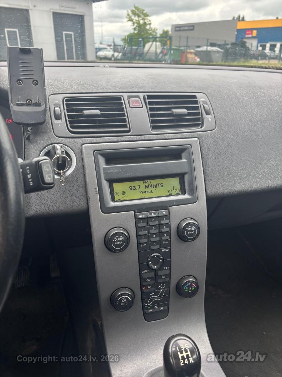 Pelēks Volvo V50 2006 Tallina, ar dzinēja tilpumu 1.60 L un nobraukumu 457 tūkst. km par 500 €, foto 12 vietnē AUTOMOTO.COM.LV