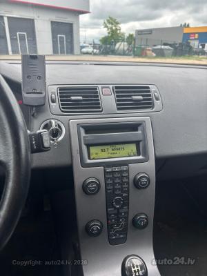 Pelēks Volvo V50 2006 Tallina, ar dzinēja tilpumu 1.60 L un nobraukumu 457 tūkst. km par 500 €, foto 13 vietnē AUTOMOTO.COM.LV