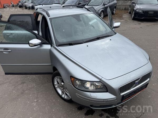Серый Вольво В50 2006 в Рига, объемом двигателя 2.40 л и пробегом 235 тыс. км за 3250 €, фото 1 на AUTOMOTO.COM.LV