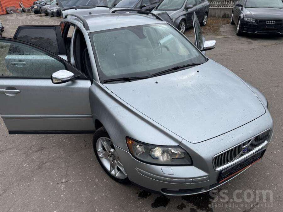 Серый Вольво В50 2006 в Рига, объемом двигателя 2.40 л и пробегом 235 тыс. км за 3250 €, фото 1 на AUTOMOTO.COM.LV