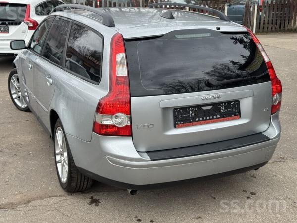 Серый Вольво В50 2006 в Рига, объемом двигателя 2.40 л и пробегом 235 тыс. км за 3250 €, фото 3 на AUTOMOTO.COM.LV