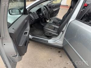 Серый Вольво В50 2006 в Рига, объемом двигателя 2.40 л и пробегом 235 тыс. км за 3250 €, фото 11 на AUTOMOTO.COM.LV