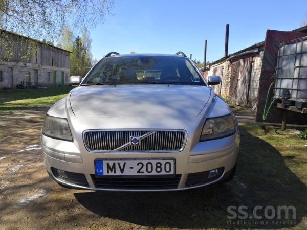 Серый Вольво В50 2006 в Екабпилс, объемом двигателя 2.40 л и пробегом 306 тыс. км за 2200 €, фото 1 на AUTOMOTO.COM.LV