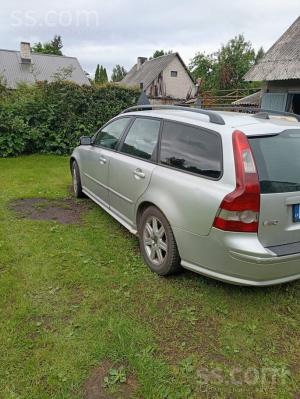 Grey Volvo V50 2006 in Riga, with an engine capacity of 2.40 L and mileage of 432 thousand km for 1400 €, photo 3 on AUTOMOTO.COM.LV