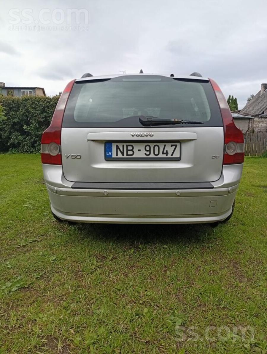 Grey Volvo V50 2006 in Riga, with an engine capacity of 2.40 L and mileage of 432 thousand km for 1400 €, photo 4 on AUTOMOTO.COM.LV
