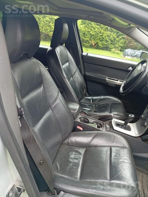 Pelēks Volvo V50 2006 Rīga, ar dzinēja tilpumu 2.40 L un nobraukumu 432 tūkst. km par 1400 €, foto 6 vietnē AUTOMOTO.COM.LV