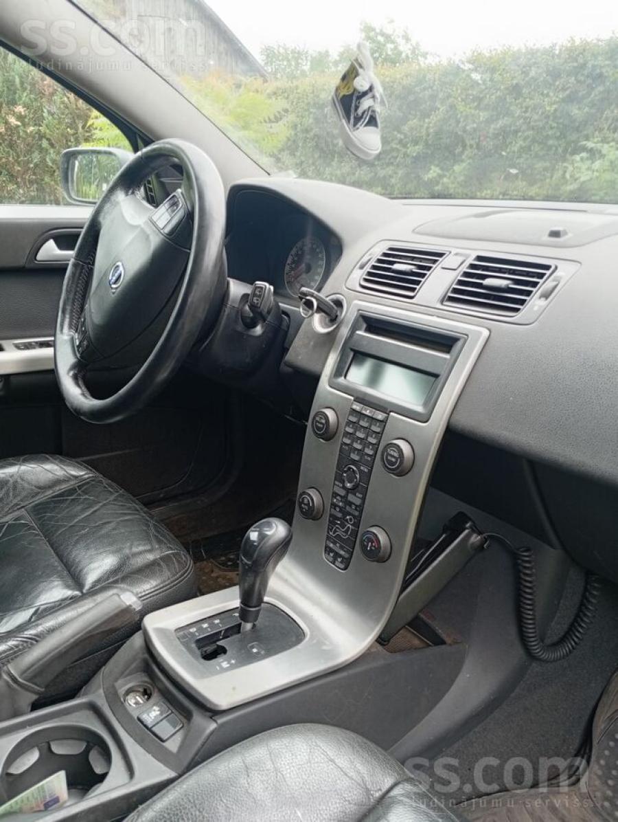 Grey Volvo V50 2006 in Riga, with an engine capacity of 2.40 L and mileage of 432 thousand km for 1400 €, photo 8 on AUTOMOTO.COM.LV