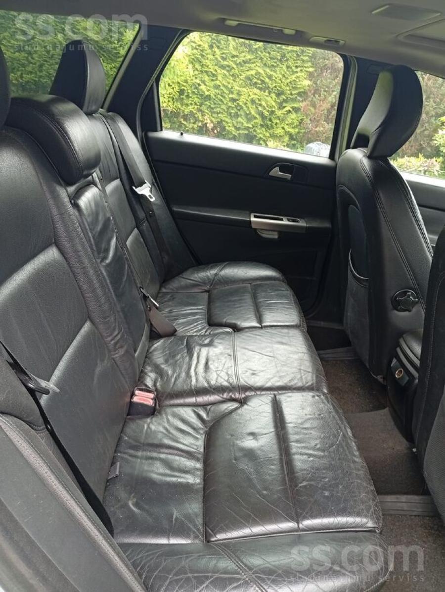 Grey Volvo V50 2006 in Riga, with an engine capacity of 2.40 L and mileage of 432 thousand km for 1400 €, photo 9 on AUTOMOTO.COM.LV