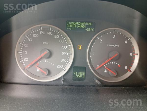 Pelēks Volvo V50 2006 Rīga, ar dzinēja tilpumu 2.40 L un nobraukumu 432 tūkst. km par 1400 €, foto 9 vietnē AUTOMOTO.COM.LV