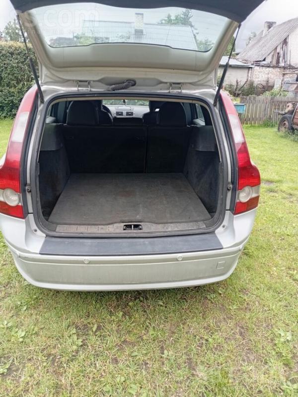 Pelēks Volvo V50 2006 Rīga, ar dzinēja tilpumu 2.40 L un nobraukumu 432 tūkst. km par 1400 €, foto 10 vietnē AUTOMOTO.COM.LV