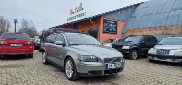 Grey Volvo V50 2006 in Valmiera, with an engine capacity of 2.00 L and mileage of 298 thousand km for 1700 €, photo 1 on AUTOMOTO.COM.LV