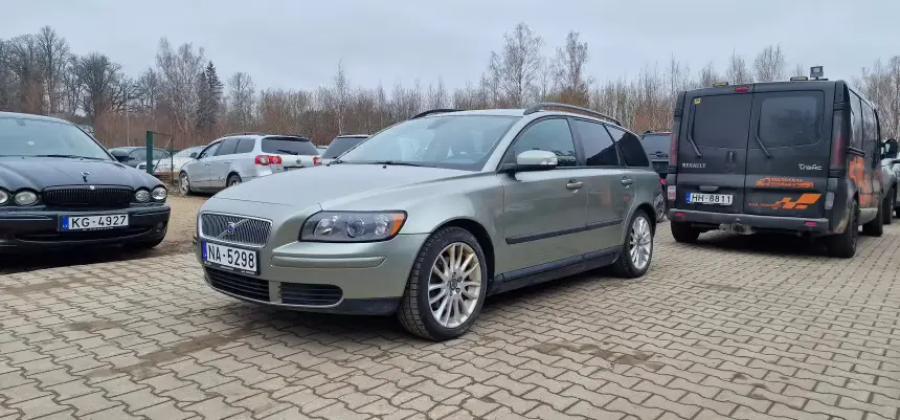 Pelēks Volvo V50 2006 Valmiera, ar dzinēja tilpumu 2.00 L un nobraukumu 298 tūkst. km par 1700 €, foto 4 vietnē AUTOMOTO.COM.LV