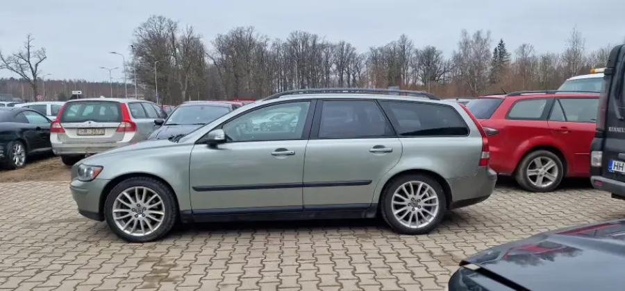 Pelēks Volvo V50 2006 Valmiera, ar dzinēja tilpumu 2.00 L un nobraukumu 298 tūkst. km par 1700 €, foto 5 vietnē AUTOMOTO.COM.LV