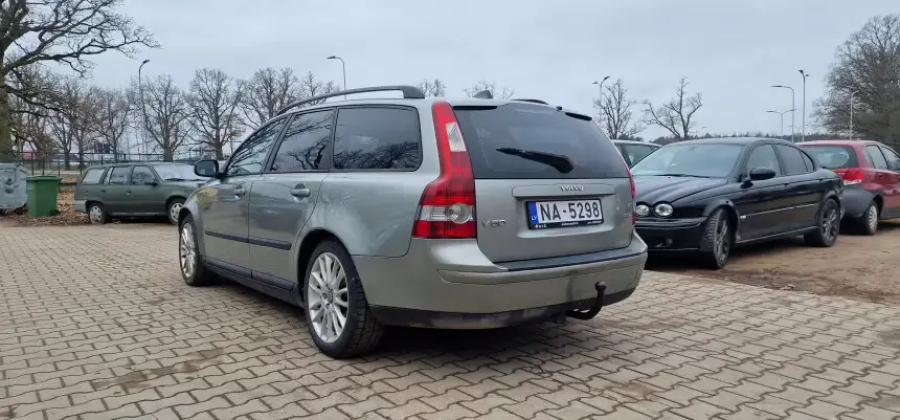 Pelēks Volvo V50 2006 Valmiera, ar dzinēja tilpumu 2.00 L un nobraukumu 298 tūkst. km par 1700 €, foto 6 vietnē AUTOMOTO.COM.LV