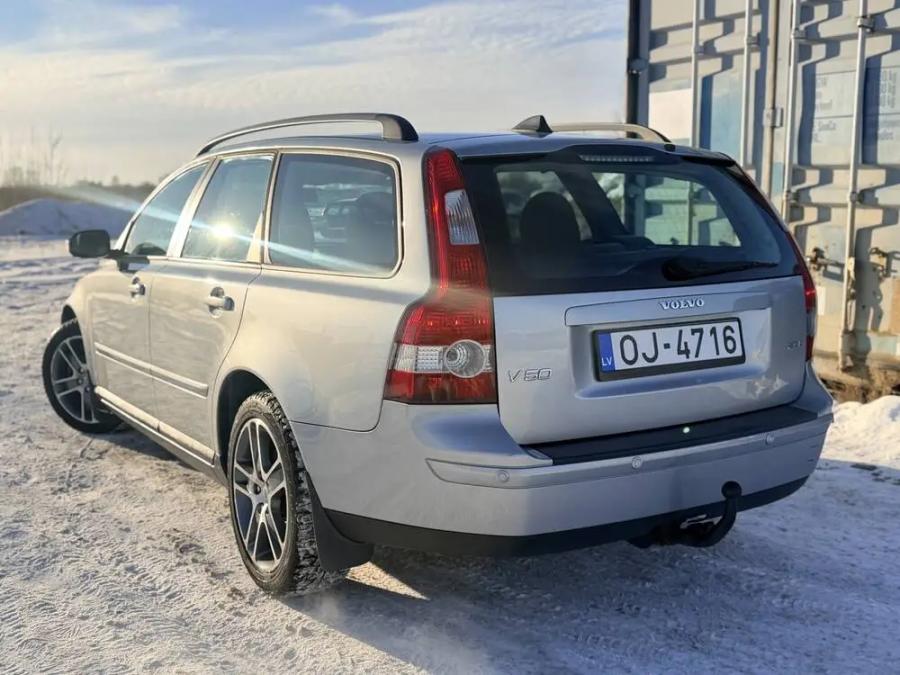 Серый Вольво В50 2006 в Рига, объемом двигателя 2.00 л и пробегом 0 тыс. км за 2995 €, фото 3 на AUTOMOTO.COM.LV