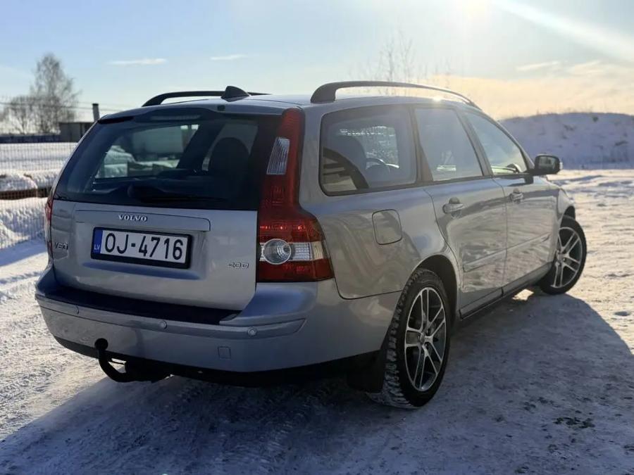 Серый Вольво В50 2006 в Рига, объемом двигателя 2.00 л и пробегом 0 тыс. км за 2995 €, фото 5 на AUTOMOTO.COM.LV