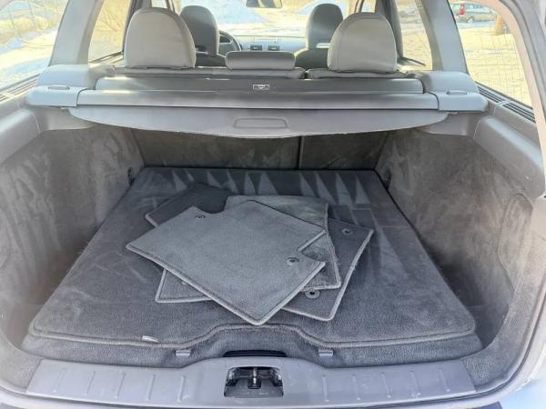 Pelēks Volvo V50 2006 Rīga, ar dzinēja tilpumu 2.00 L un nobraukumu 0 tūkst. km par 2995 €, foto 5 vietnē AUTOMOTO.COM.LV