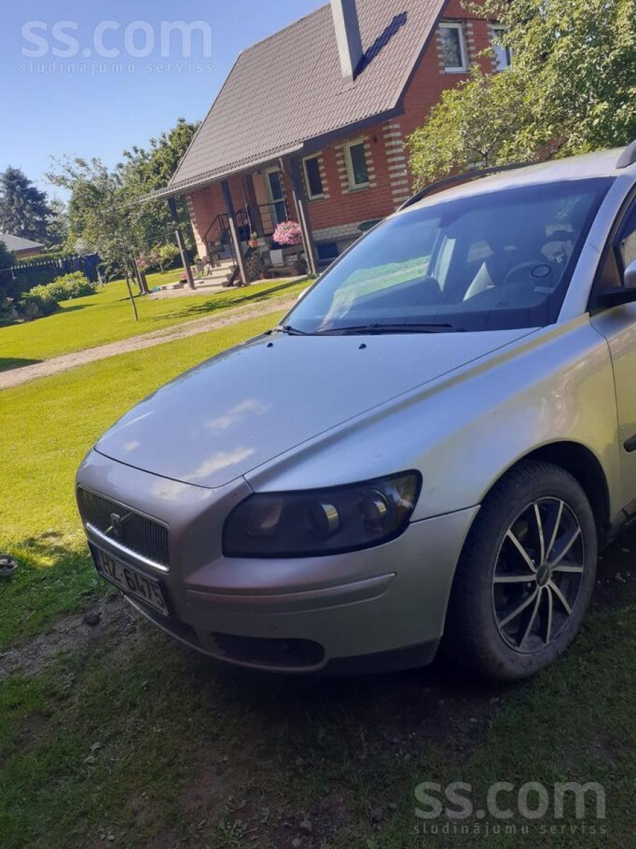 Pelēks Volvo V50 2006 Bauska, ar dzinēja tilpumu 1.60 L un nobraukumu 465 tūkst. km par 1300 €, foto 1 vietnē AUTOMOTO.COM.LV