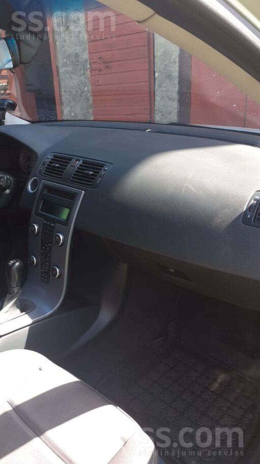 Pelēks Volvo V50 2006 Bauska, ar dzinēja tilpumu 1.60 L un nobraukumu 465 tūkst. km par 1300 €, foto 6 vietnē AUTOMOTO.COM.LV