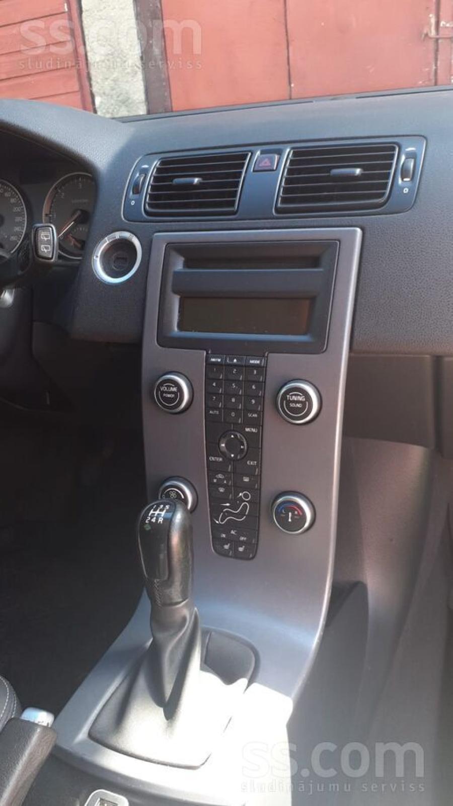 Pelēks Volvo V50 2006 Bauska, ar dzinēja tilpumu 1.60 L un nobraukumu 465 tūkst. km par 1300 €, foto 12 vietnē AUTOMOTO.COM.LV