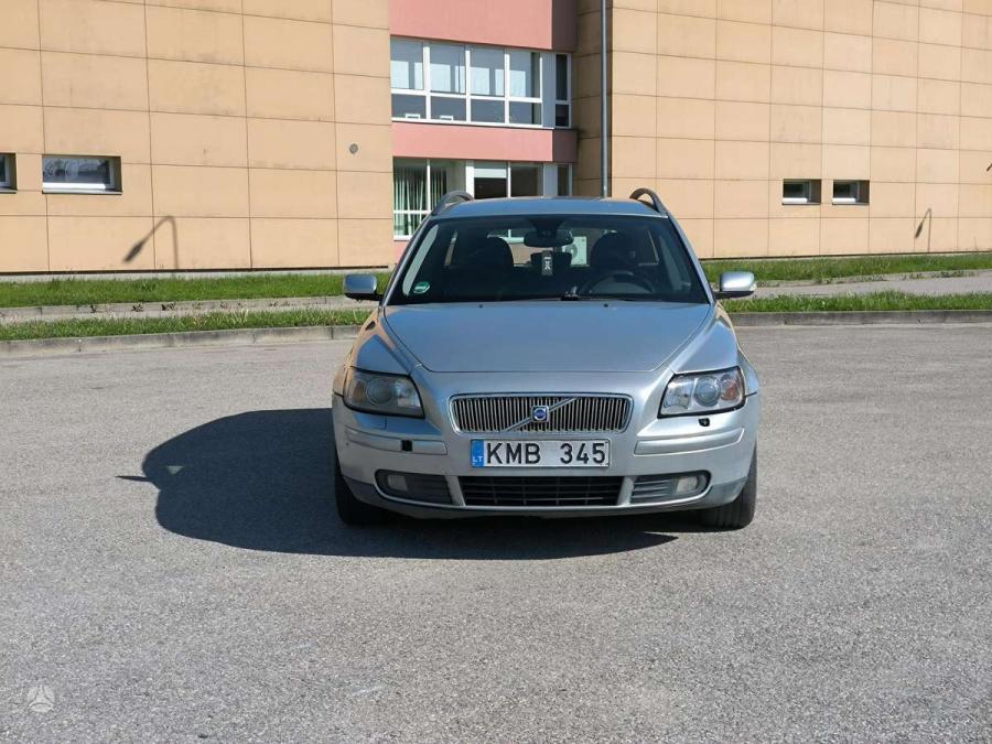 Pelēks Volvo V50 2006 Kauņa, ar dzinēja tilpumu 2.00 L un nobraukumu 353 tūkst. km par 700 €, foto 3 vietnē AUTOMOTO.COM.LV