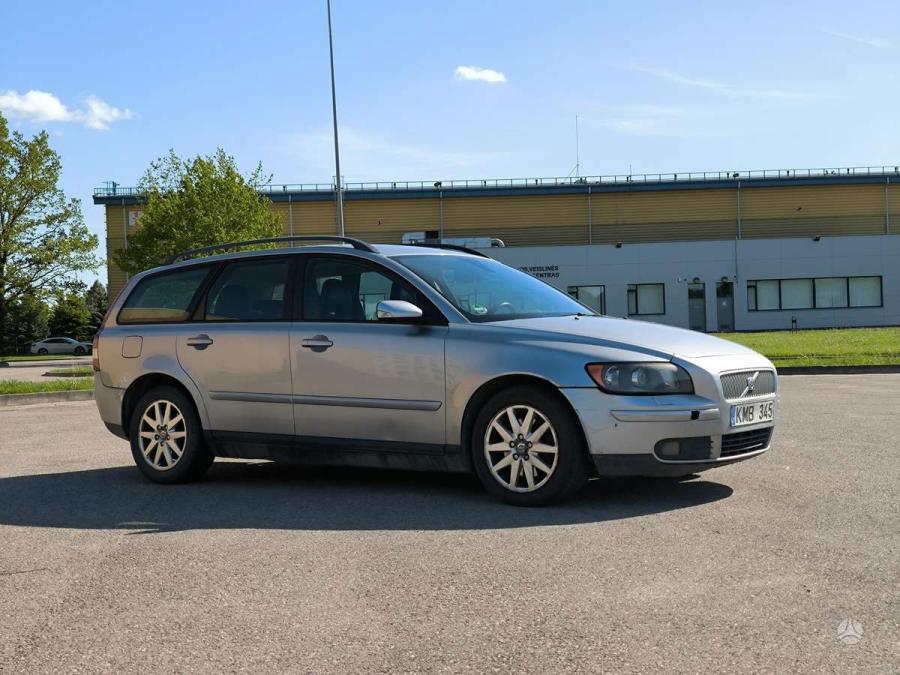 Pelēks Volvo V50 2006 Kauņa, ar dzinēja tilpumu 2.00 L un nobraukumu 353 tūkst. km par 700 €, foto 4 vietnē AUTOMOTO.COM.LV