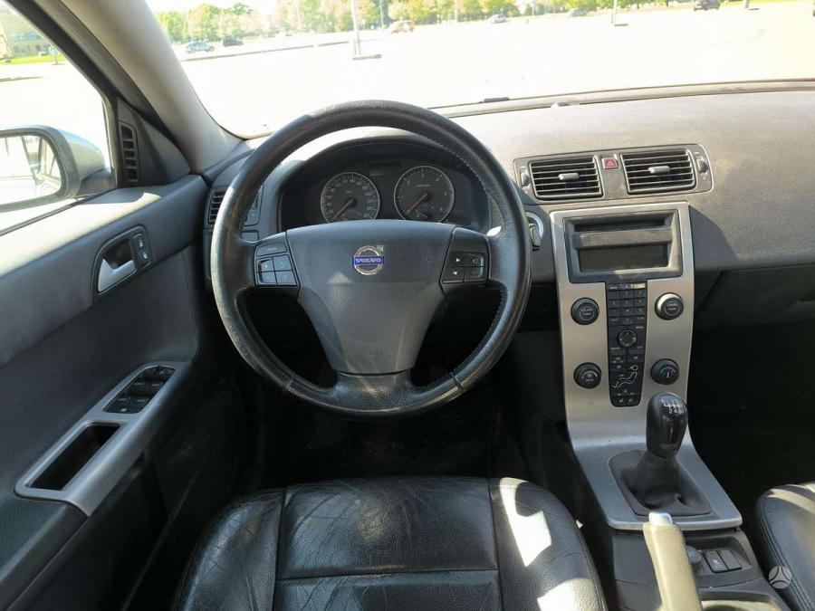 Pelēks Volvo V50 2006 Kauņa, ar dzinēja tilpumu 2.00 L un nobraukumu 353 tūkst. km par 700 €, foto 10 vietnē AUTOMOTO.COM.LV