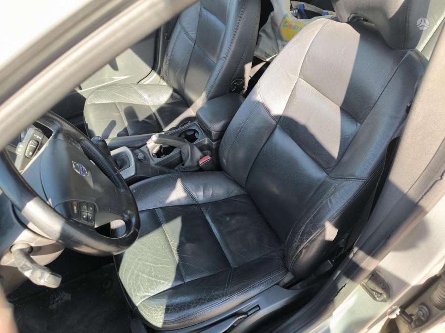 Pelēks Volvo V50 2006 Kauņa, ar dzinēja tilpumu 2.00 L un nobraukumu 353 tūkst. km par 700 €, foto 12 vietnē AUTOMOTO.COM.LV