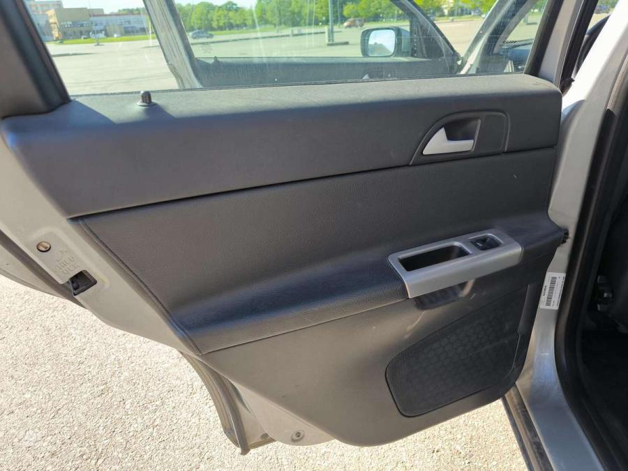 Pelēks Volvo V50 2006 Kauņa, ar dzinēja tilpumu 2.00 L un nobraukumu 353 tūkst. km par 700 €, foto 22 vietnē AUTOMOTO.COM.LV