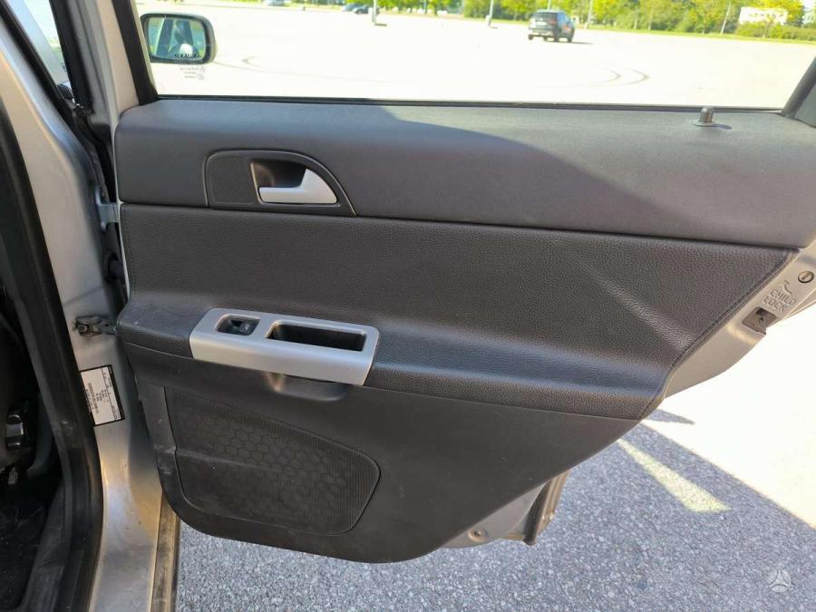 Pelēks Volvo V50 2006 Kauņa, ar dzinēja tilpumu 2.00 L un nobraukumu 353 tūkst. km par 700 €, foto 23 vietnē AUTOMOTO.COM.LV