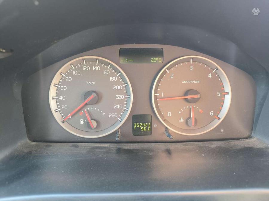 Pelēks Volvo V50 2006 Kauņa, ar dzinēja tilpumu 2.00 L un nobraukumu 353 tūkst. km par 700 €, foto 26 vietnē AUTOMOTO.COM.LV