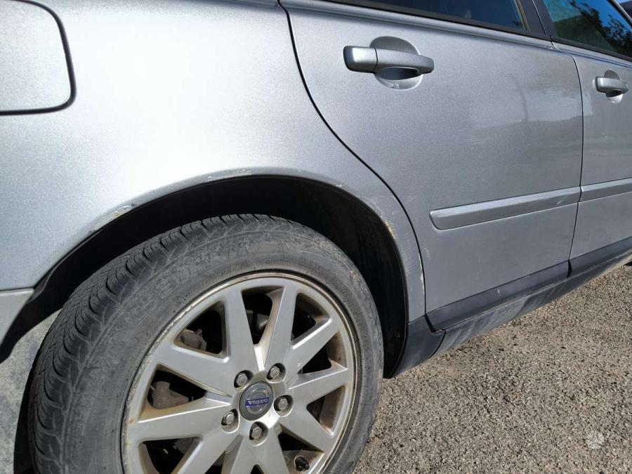 Pelēks Volvo V50 2006 Kauņa, ar dzinēja tilpumu 2.00 L un nobraukumu 353 tūkst. km par 700 €, foto 28 vietnē AUTOMOTO.COM.LV