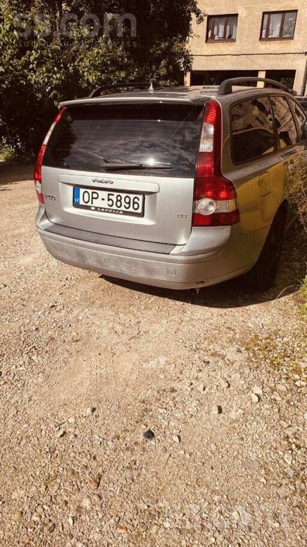 Pelēks Volvo V50 2006 Rīga, ar dzinēja tilpumu 2.40 L un nobraukumu 0 tūkst. km par 2100 €, foto 1 vietnē AUTOMOTO.COM.LV
