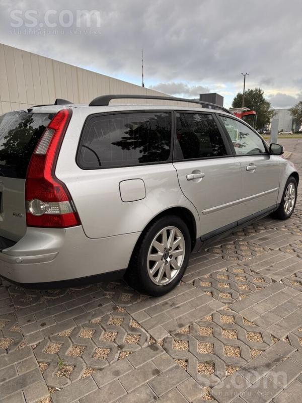 Grey Volvo V50 2006 in Riga, with an engine capacity of 2.00 L and mileage of 359 thousand km for 1500 €, photo 3 on AUTOMOTO.COM.LV