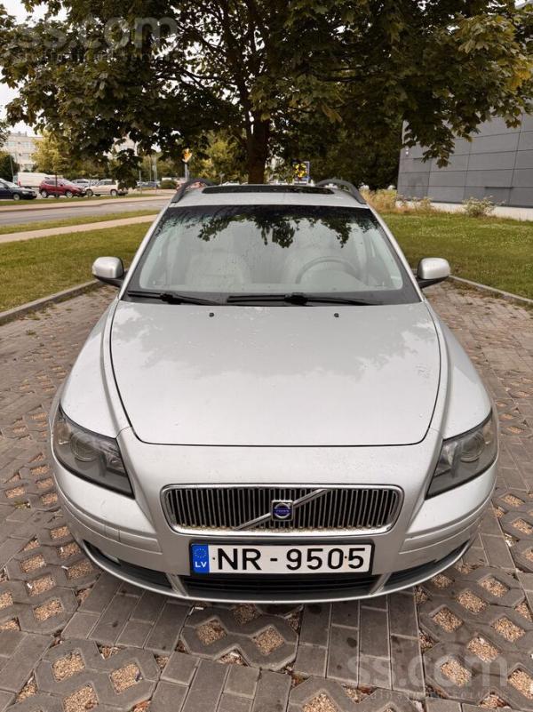 Grey Volvo V50 2006 in Riga, with an engine capacity of 2.00 L and mileage of 359 thousand km for 1500 €, photo 5 on AUTOMOTO.COM.LV