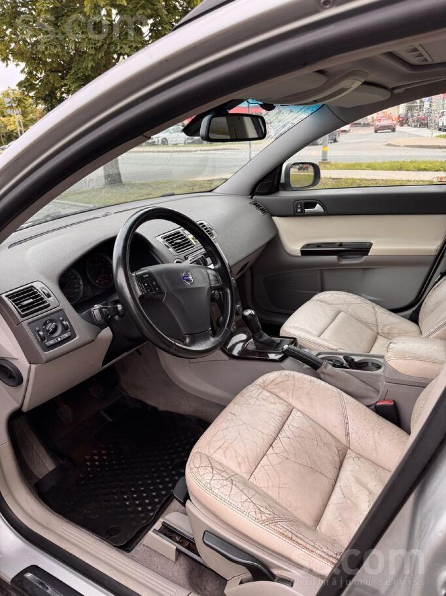 Pelēks Volvo V50 2006 Rīga, ar dzinēja tilpumu 2.00 L un nobraukumu 359 tūkst. km par 1500 €, foto 7 vietnē AUTOMOTO.COM.LV