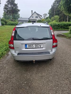 Pelēks Volvo V50 2006 Tallina, ar dzinēja tilpumu 2.40 L un nobraukumu 315 tūkst. km par 2990 €, foto 4 vietnē AUTOMOTO.COM.LV