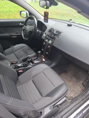 Pelēks Volvo V50 2006 Tallina, ar dzinēja tilpumu 2.40 L un nobraukumu 315 tūkst. km par 2990 €, foto 10 vietnē AUTOMOTO.COM.LV