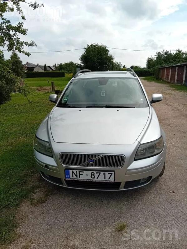 Grey Volvo V50 2006 in Tukums, with an engine capacity of 2.00 L and mileage of 319 thousand km for 1300 €, photo 1 on AUTOMOTO.COM.LV