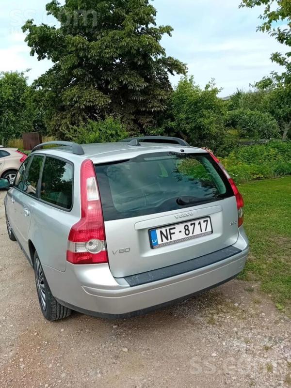 Grey Volvo V50 2006 in Tukums, with an engine capacity of 2.00 L and mileage of 319 thousand km for 1300 €, photo 4 on AUTOMOTO.COM.LV