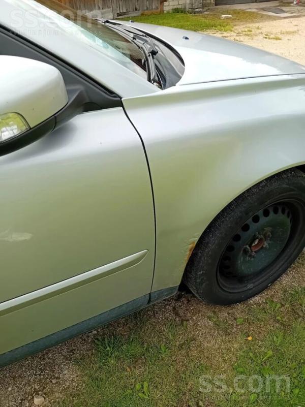 Grey Volvo V50 2006 in Tukums, with an engine capacity of 2.00 L and mileage of 319 thousand km for 1300 €, photo 5 on AUTOMOTO.COM.LV