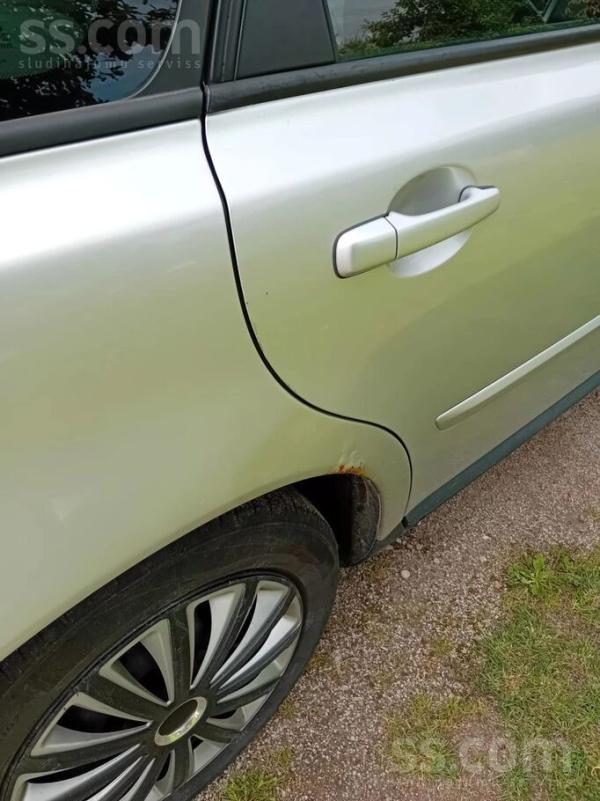 Grey Volvo V50 2006 in Tukums, with an engine capacity of 2.00 L and mileage of 319 thousand km for 1300 €, photo 6 on AUTOMOTO.COM.LV